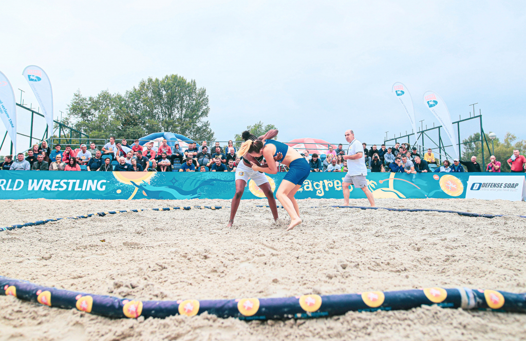 Der Ringkampf bekommt eine weitere Stilart hinzu / Beach Wrestling in ...